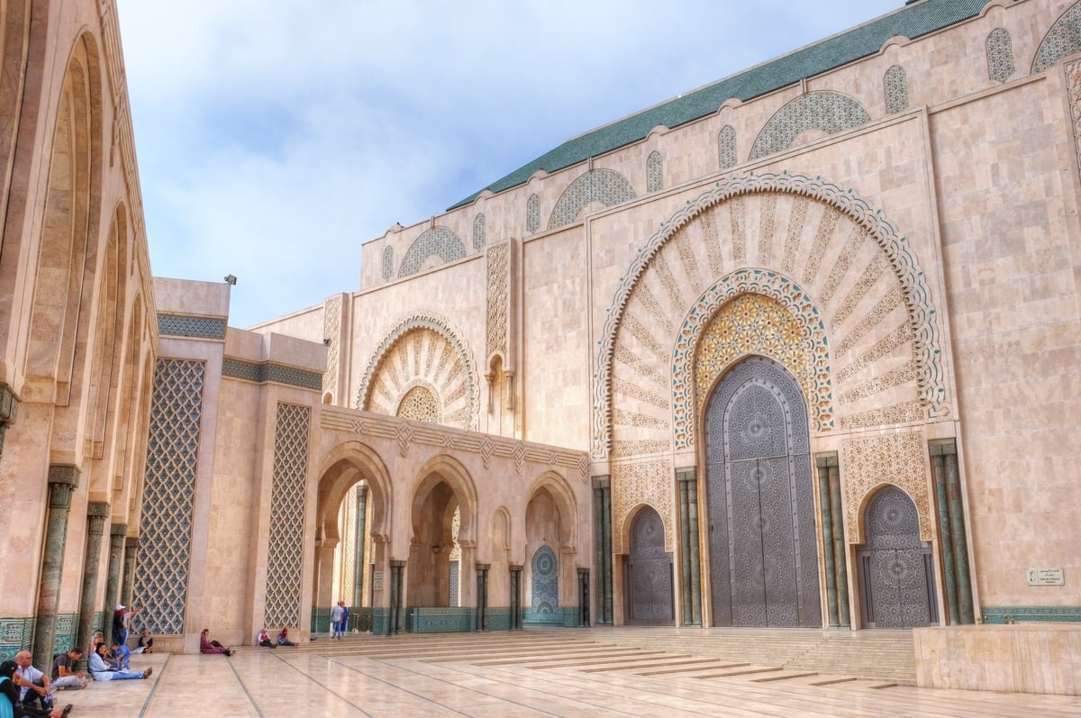 What Is Mediterranean-Style Architecture? Features, History, And Design ...